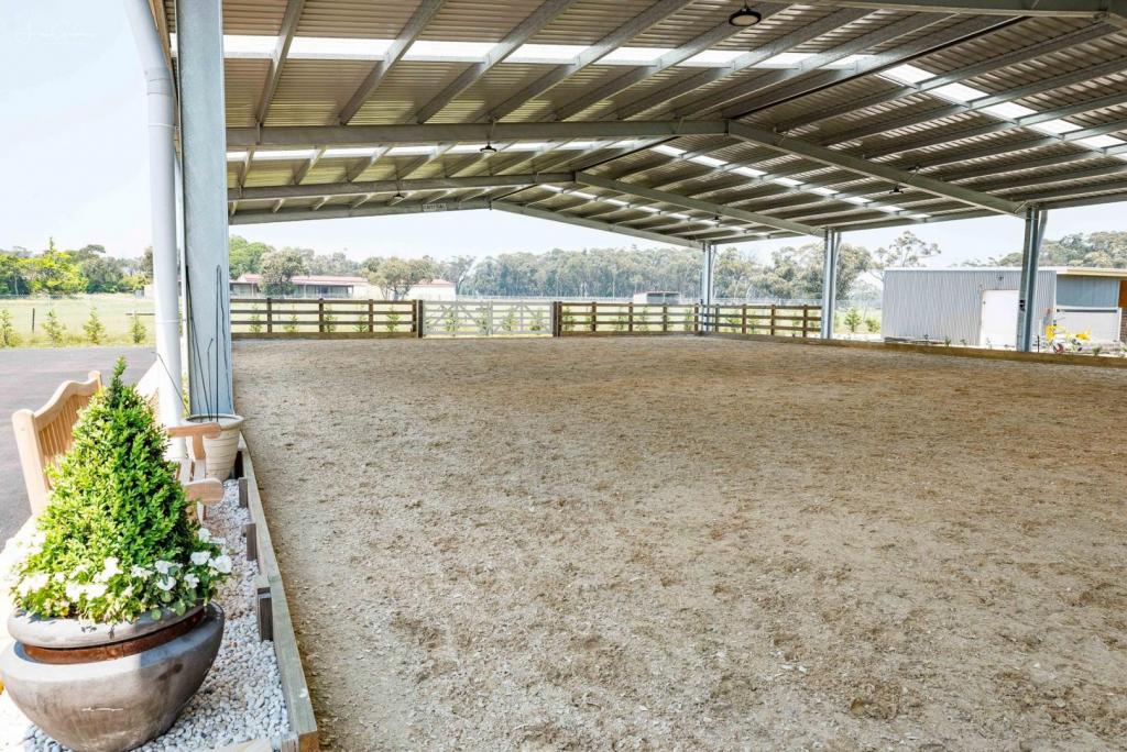 How to build an indoor horse arena the right way