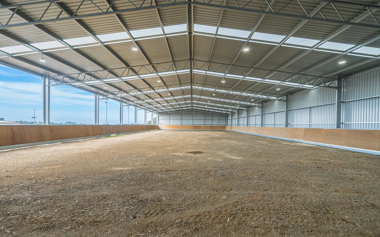 How to build a riding arena for horse training and exercise