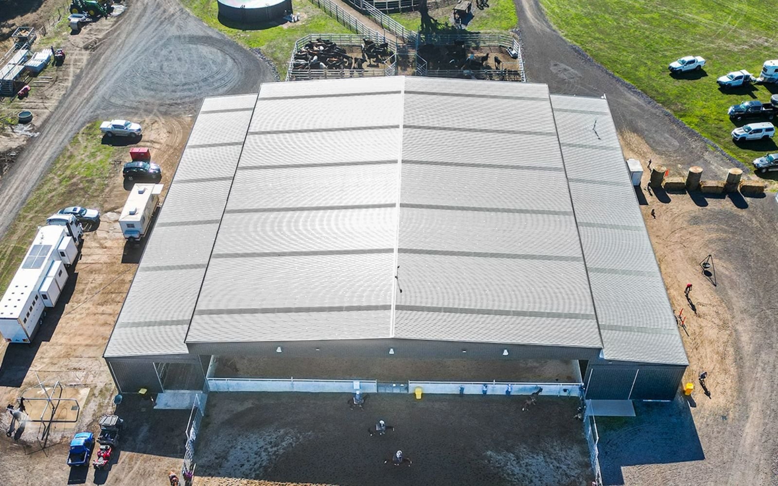 Tri Star Quarter Horse Stud western riding arena